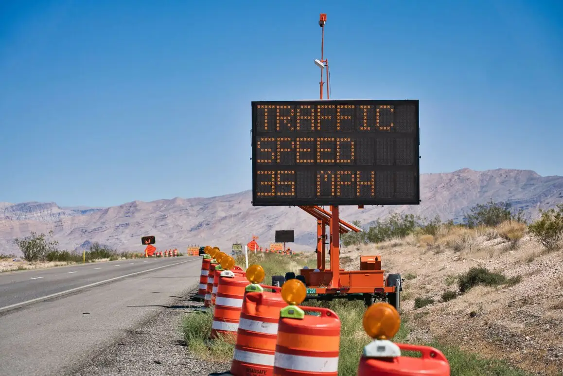 Three Line Solar Message Boards – Iron Lot